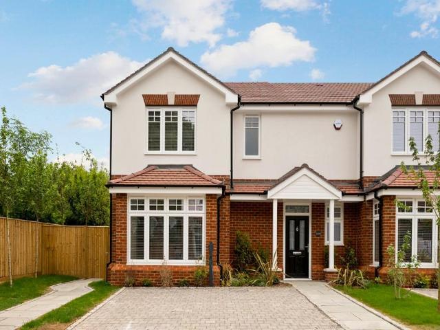 3 bedroom semi detached house for sale