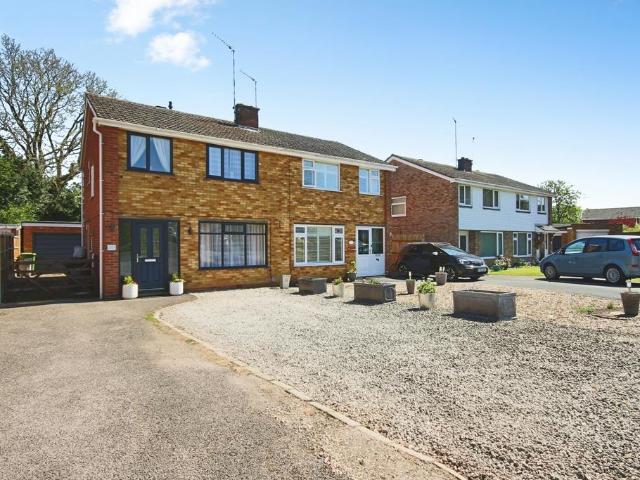 3 bedroom semi detached house for sale