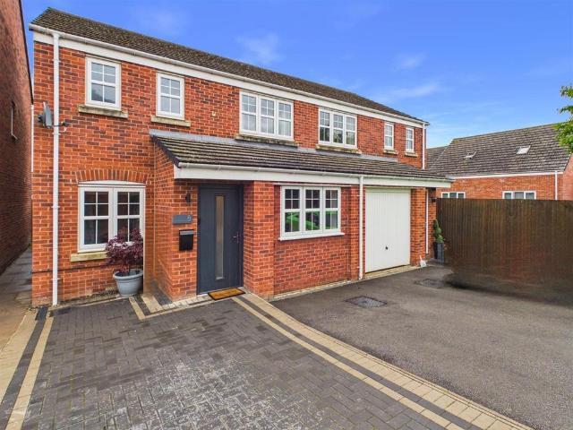 3 bedroom semi detached house for sale