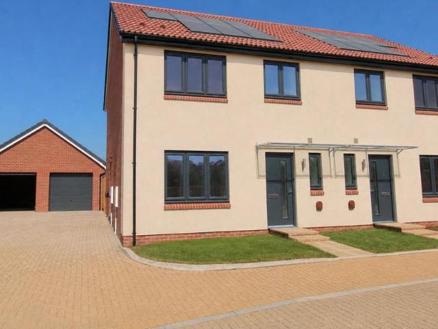 3 bedroom semi detached house for sale