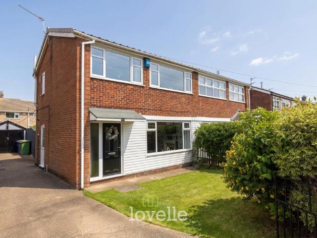 3 bedroom semi detached house for sale