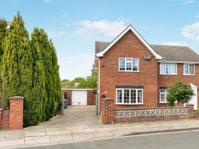 3 bedroom semi detached house for sale
