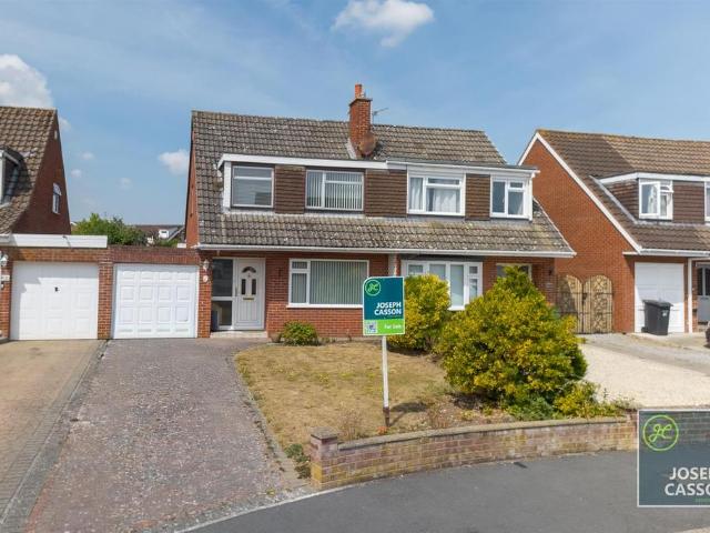 3 bedroom semi detached house for sale