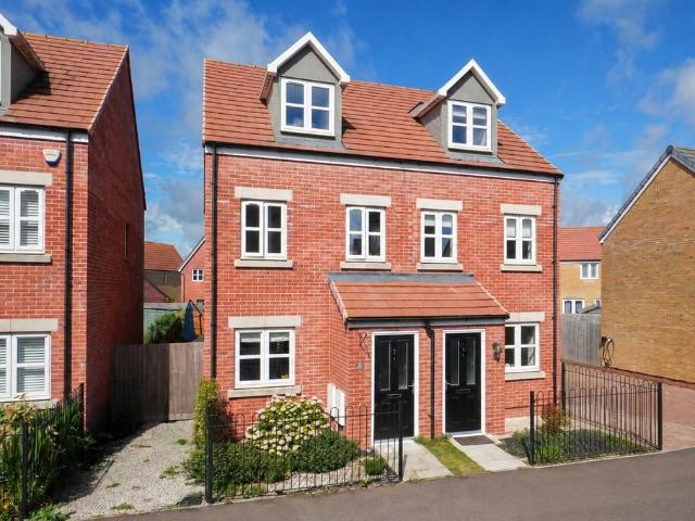 3 bedroom semi detached house for sale