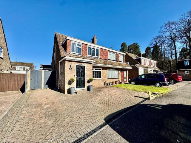 3 bedroom semi detached house for sale