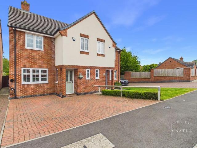 3 bedroom semi detached house for sale