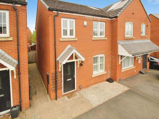 3 bedroom semi detached house for sale
