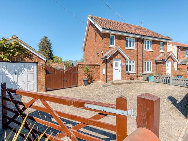 3 bedroom semi detached house for sale