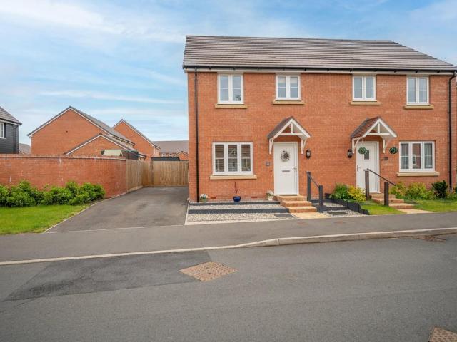 3 bedroom semi detached house for sale