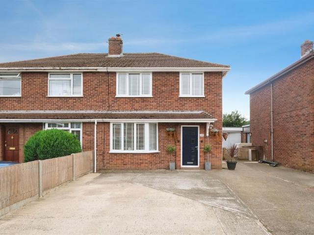 3 bedroom semi detached house for sale