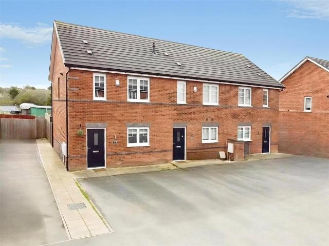 3 bedroom end of terrace house for sale