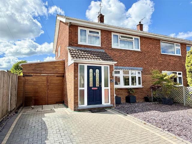 3 bedroom semi detached house for sale