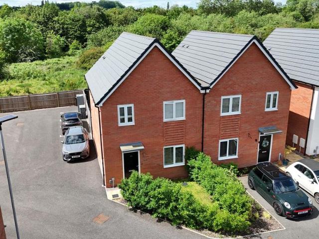 3 bedroom semi detached house for sale