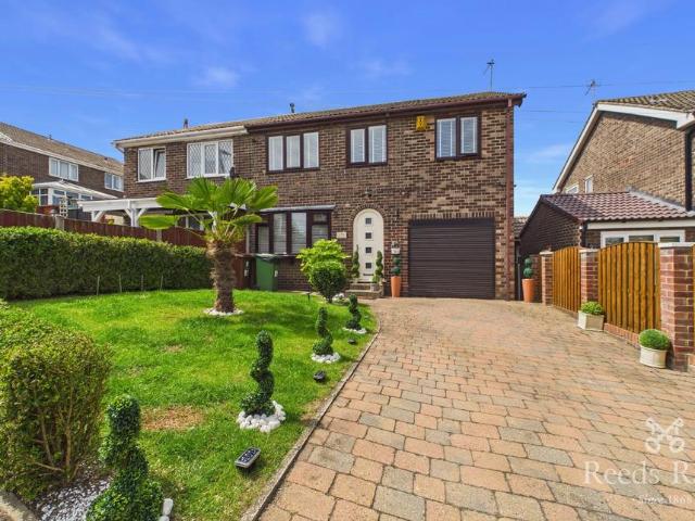 3 bedroom semi detached house for sale