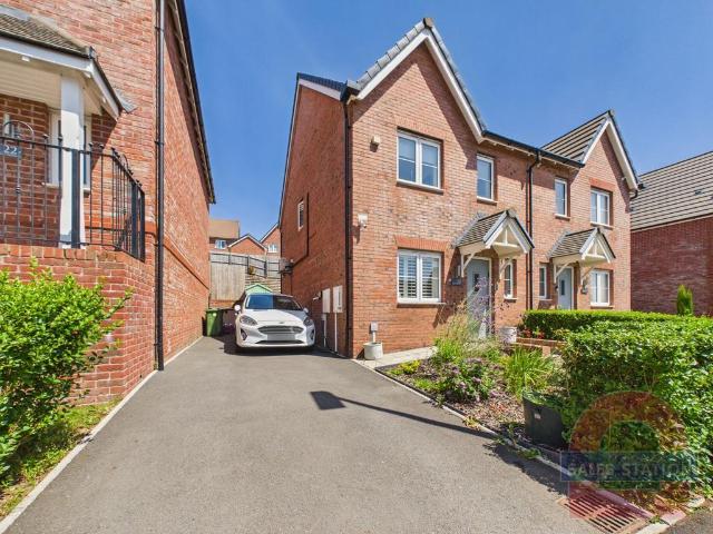 3 bedroom semi detached house for sale