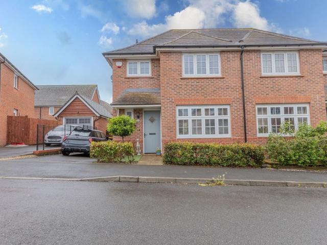 3 bedroom semi detached house for sale