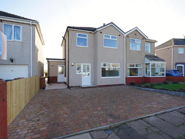3 bedroom semi detached house for sale