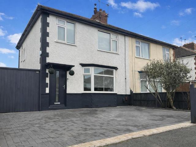 3 bedroom semi detached house for sale