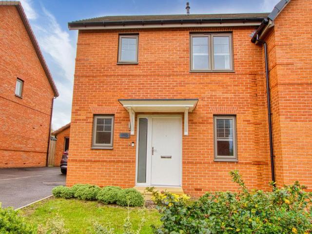 3 bedroom semi detached house for sale
