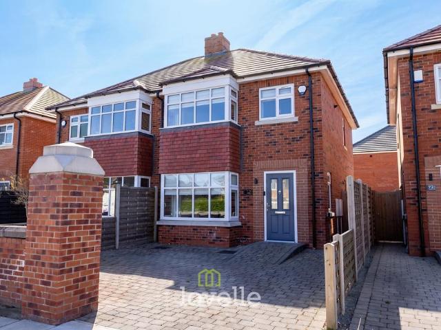 3 bedroom semi detached house for sale