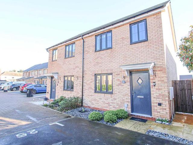 3 bedroom semi detached house for sale