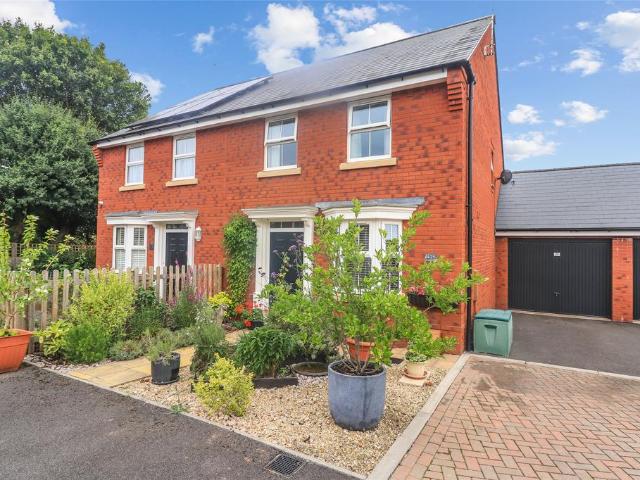 3 bedroom semi detached house for sale