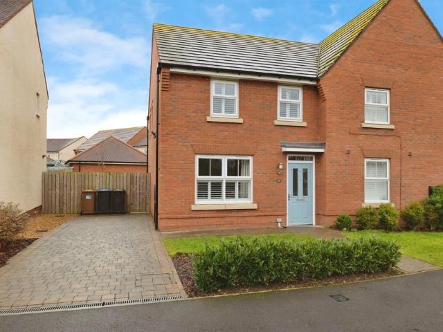 3 bedroom semi detached house for sale