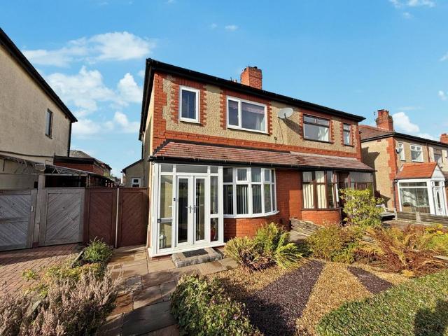 3 bedroom semi detached house for sale
