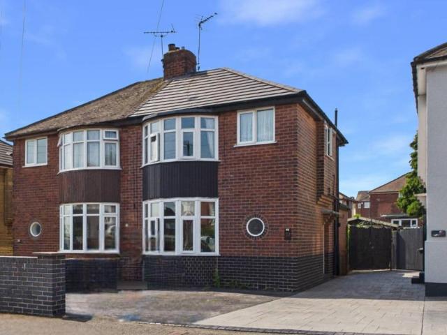 3 bedroom semi detached house for sale
