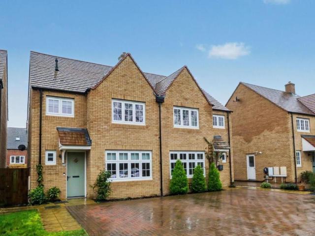 3 bedroom semi detached house for sale
