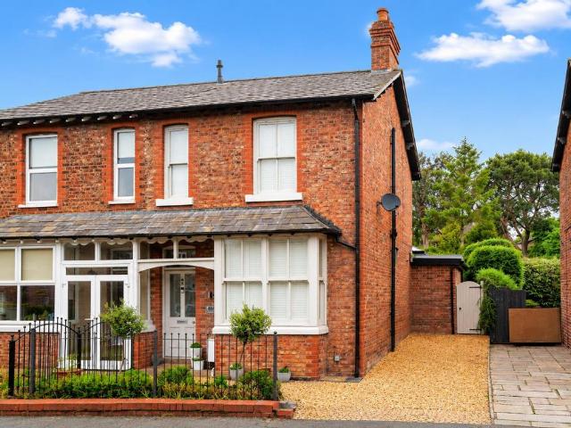 3 bedroom semi detached house for sale
