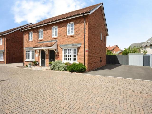 3 bedroom semi detached house for sale
