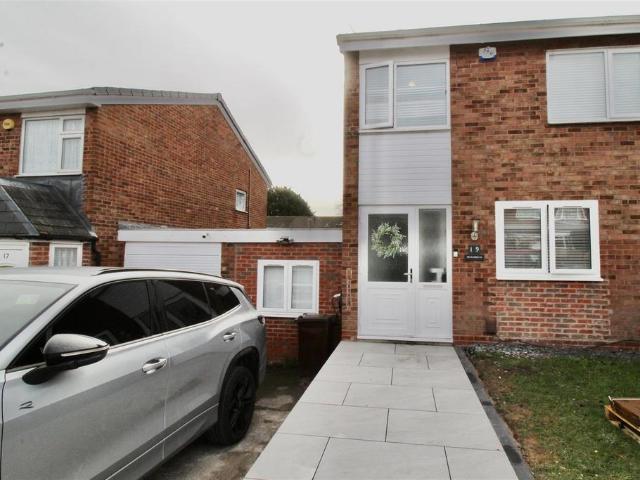 3 bedroom semi detached house for sale