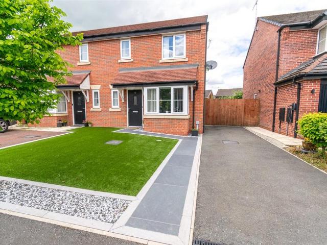 3 bedroom semi detached house for sale