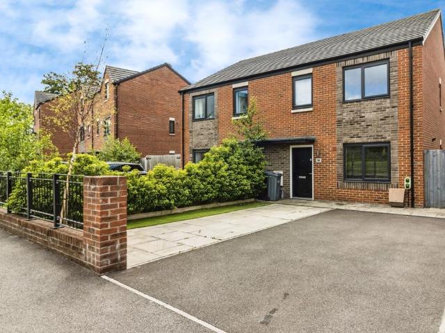 3 bedroom semi detached house for sale