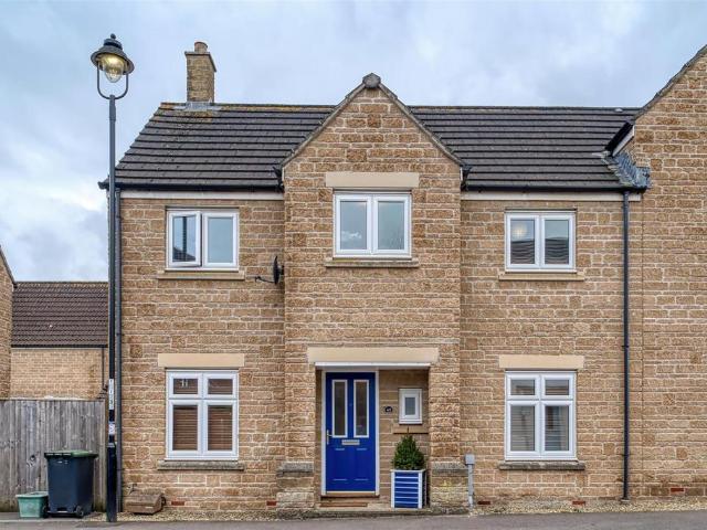 3 bedroom semi detached house for sale
