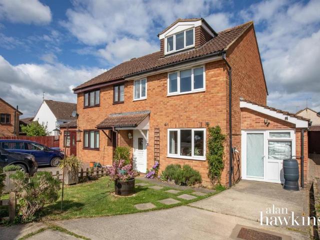 4 bedroom semi detached house for sale