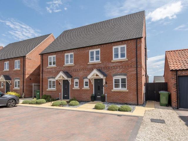 3 bedroom semi detached house for sale