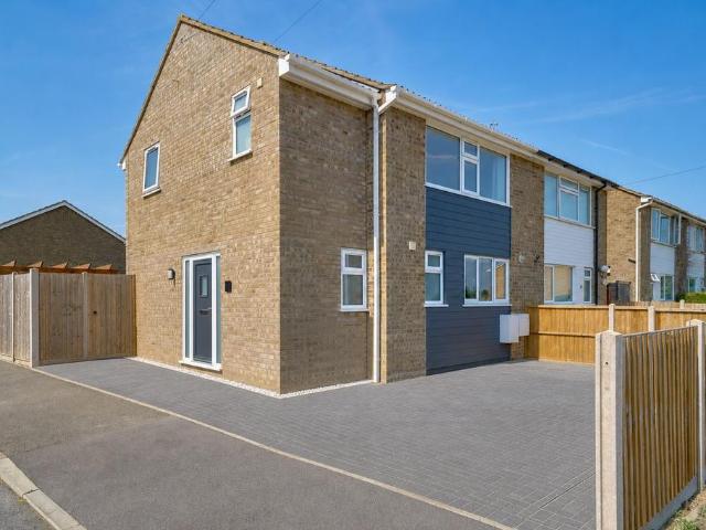 3 bedroom semi detached house for sale