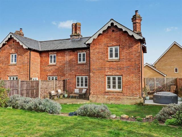 3 bedroom semi detached house for sale