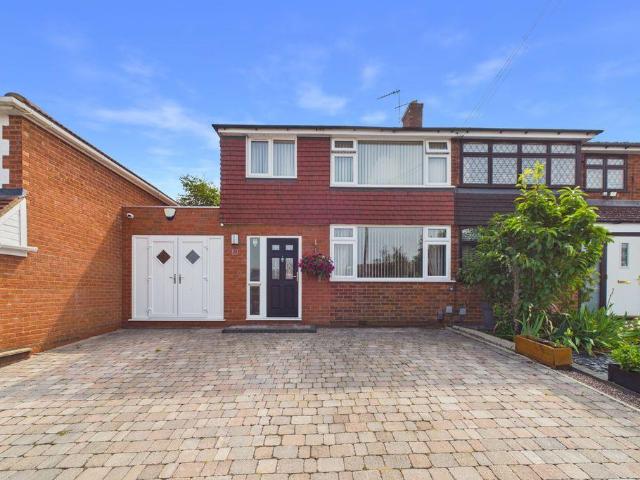 3 bedroom semi detached house for sale