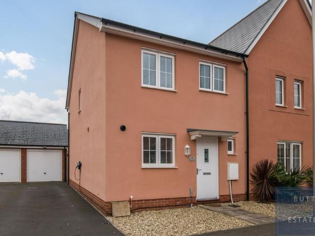 3 bedroom semi detached house for sale