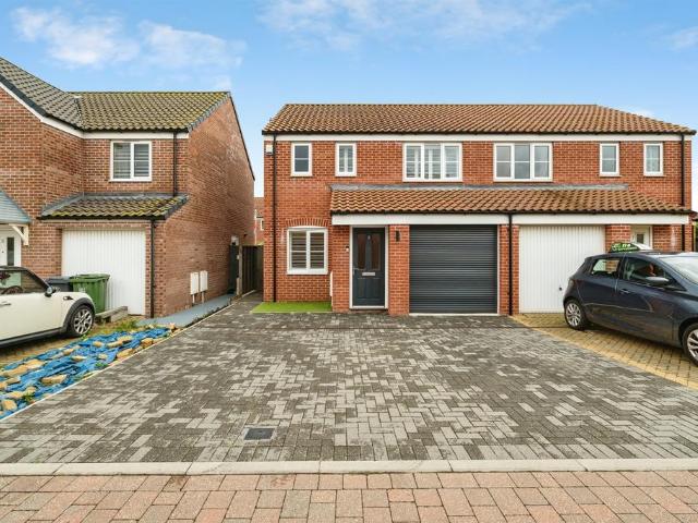 3 bedroom semi detached house for sale
