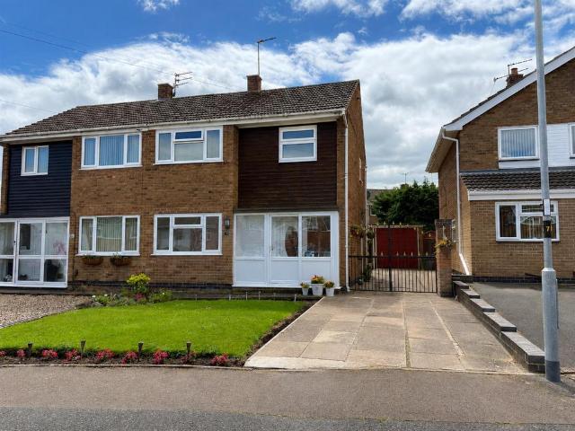 3 bedroom semi detached house for sale