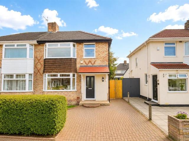 3 bedroom semi detached house for sale