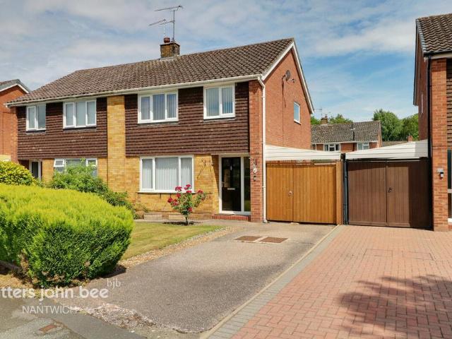 3 bedroom semi detached house for sale