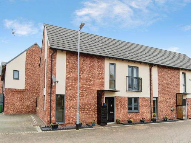 3 bedroom semi detached house for sale