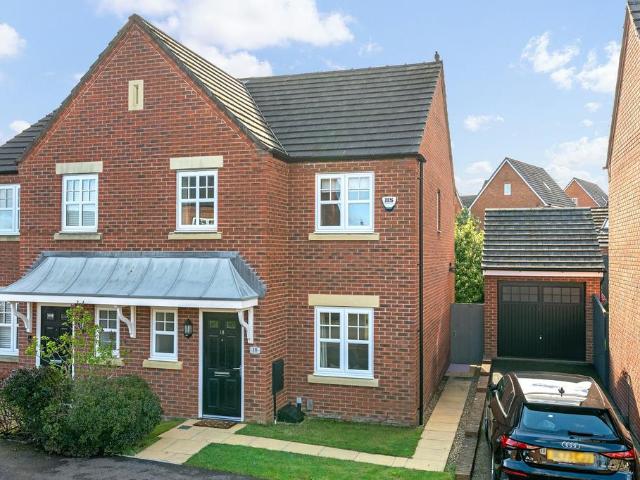 3 bedroom semi detached house for sale