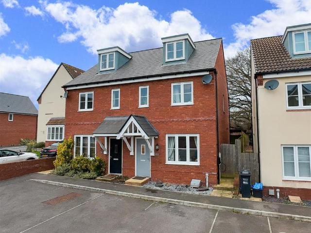 3 bedroom semi detached house for sale