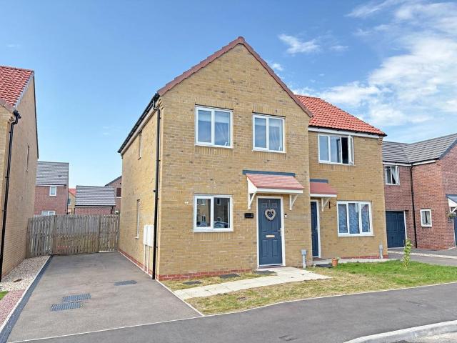 3 bedroom semi detached house for sale